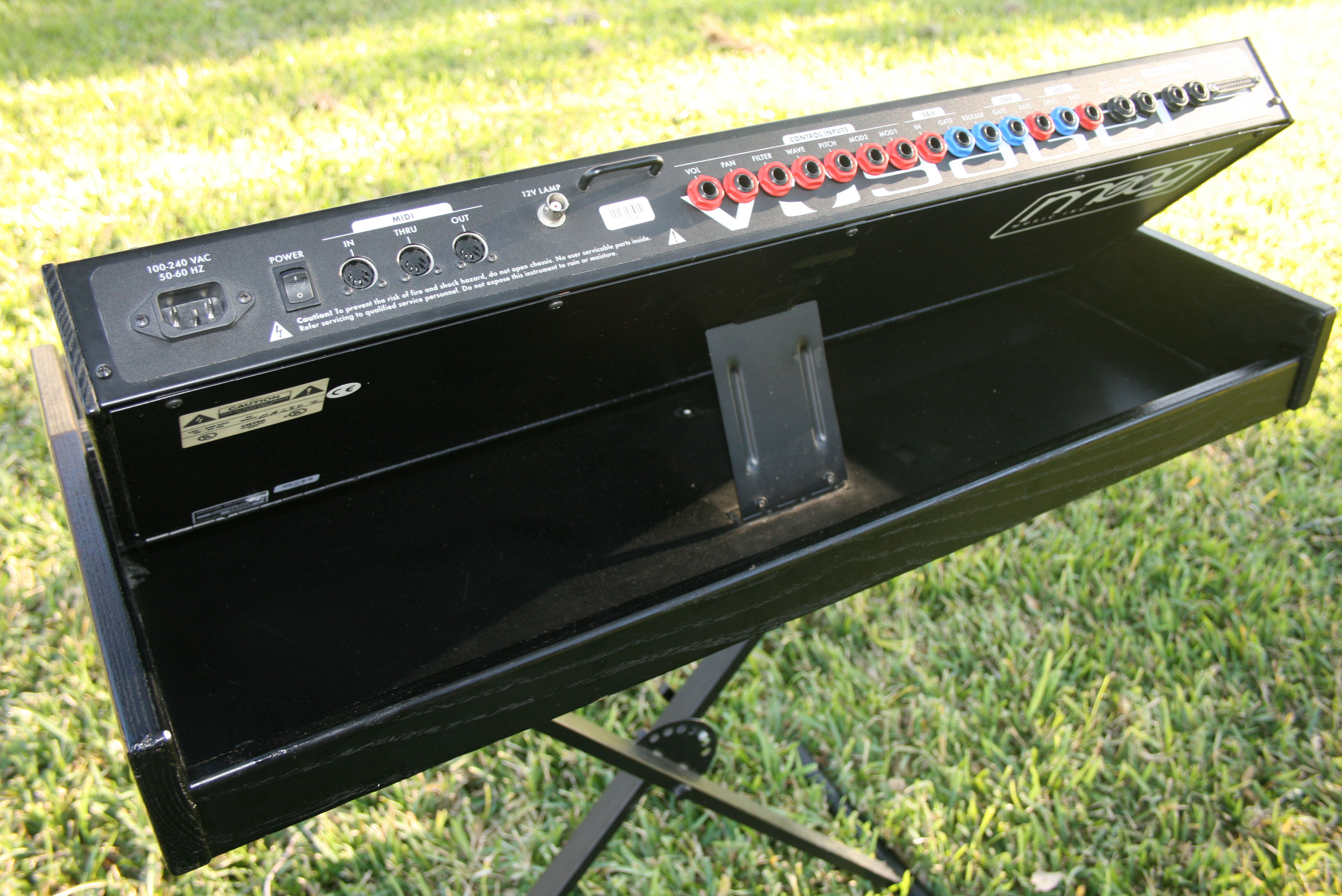 Moog Minimoog Voyager photo gallery - Syntaur